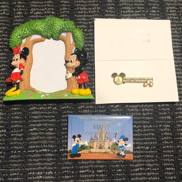 Disney | Jewelry | Disney Mickey Minnie Tree Frame With Key To Kingdom ...
